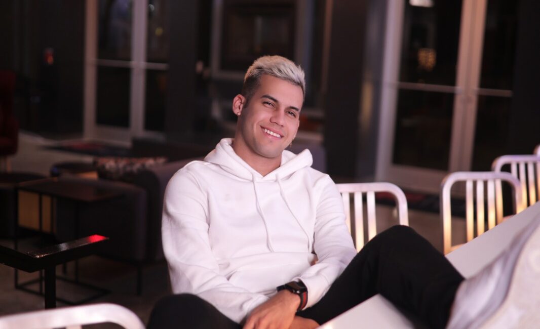 Meet Robert Nava, The Venezuelan Stand Up Comedian And Music Artist ...